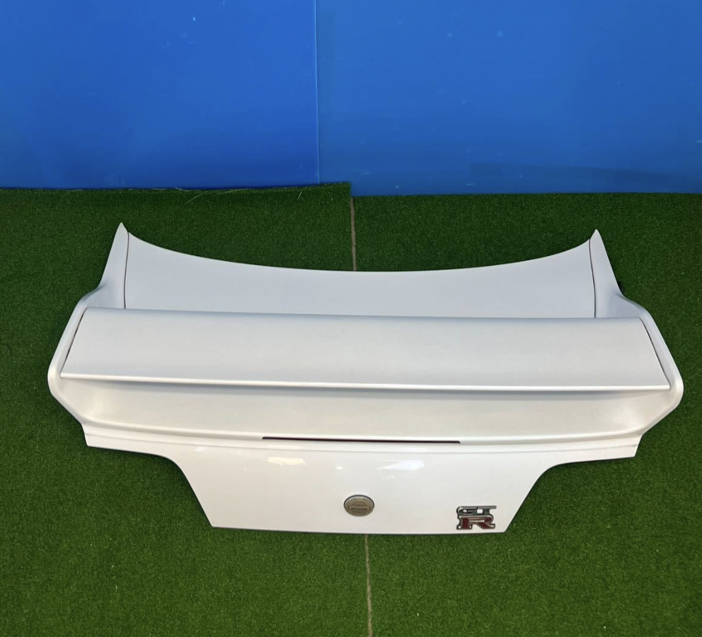 R33 OEM GTR Wing in QM1 White – Magic Motorsports